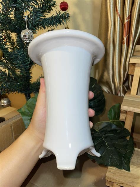 Plantlife Kt กระถางปากแตร เคลือบลาวา เหลืองขาว ขนาด ปากกว้าง 4 นิ้ว สูง 3 นิ้ว ราคา 95