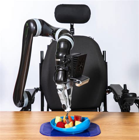 Uw News How An Assistive Feeding Robot Went From Picking Up Fruit Salads To Whole Meals Uw Create