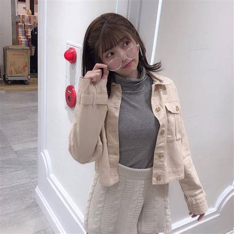 眼鏡っ娘bot めがねっ娘メガネ女子 on Twitter 2023 03 27 07 30 逗人喜愛的女孩照片戴眼鏡的 眼鏡的女孩