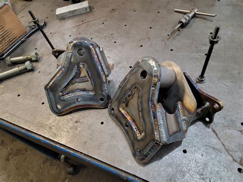Chassis Link Bracket And Transmission Crossmember Roberts Custom Trucks