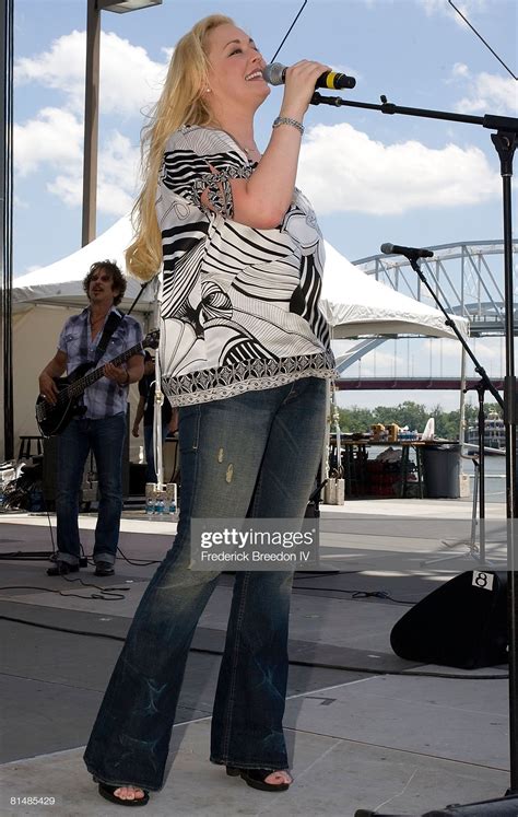 Mindy Mccreadys Feet