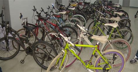 낮에는 팔고 밤에는 훔치고자전거 가게 주인의 이중생활