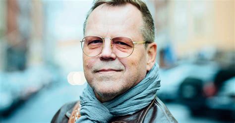 Muusikko Pertti Neumann Tiskipöytä On Silmätikkuni Meillä Kotona