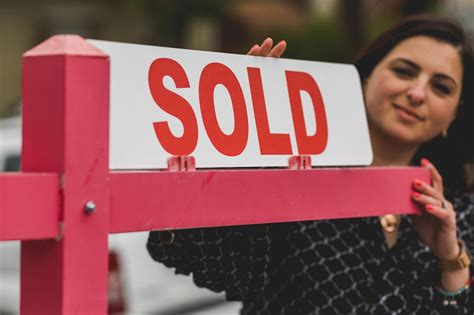 Difference Between Pending And Under Contract Clarified