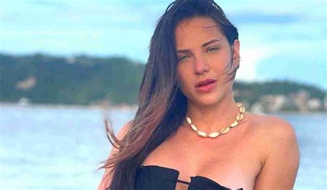 Gabi Martins Posa De Biquíni Em Viagem Na Bahia Curtindo Esse Paraíso