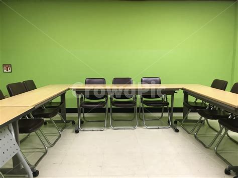 회의실 의자 회의 책상배치 녹색 사진이미지일러스트캘리그라피 Sososo28작가