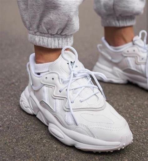 Купить кроссовки Adidas Ozweego белые в магазине обуви СПб