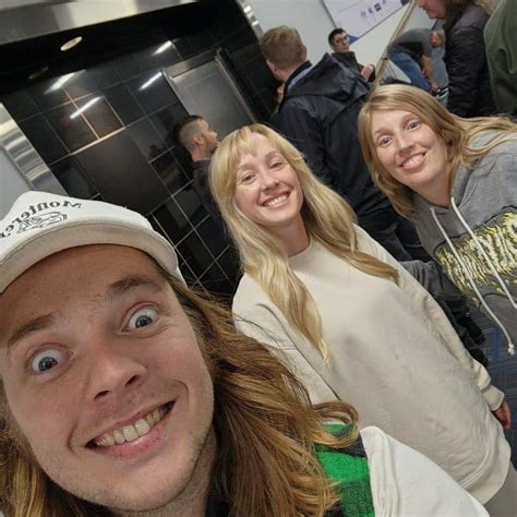 My Wifes Cousin Was On The Same Plane To Amsterdam And She Caught Up