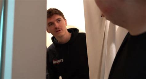 Jschlatt Get Shot Reaction Pictures Cute Youtubers
