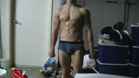 Men Flexing His Muscle ThisVid