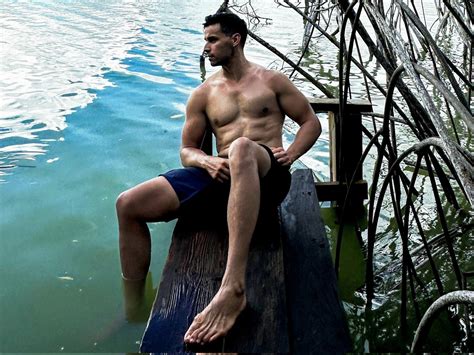 Pita Taufatofuas Feet