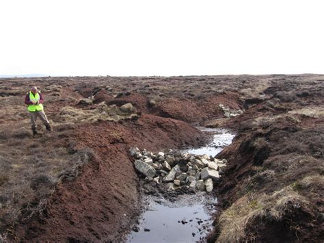 Gully Blocking Contractor Rspb Dove Stone Reserve Conservefor Uk Experts In Peatland