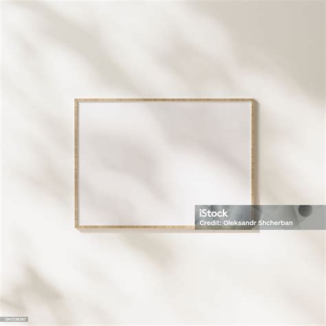 흰색 벽 배경에 잎 그림자와 햇빛으로 비워진 나무 수평 프레임 모의 3d 렌더링 0명에 대한 스톡 사진 및 기타 이미지 0명 가정의 방 개념 Istock