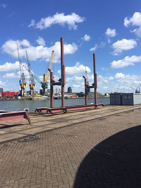 Upending Frame And Spreaderbar Support Sledgehammer