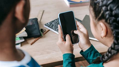 Use Of Mobile Phones Prohibited In Valencian Classrooms