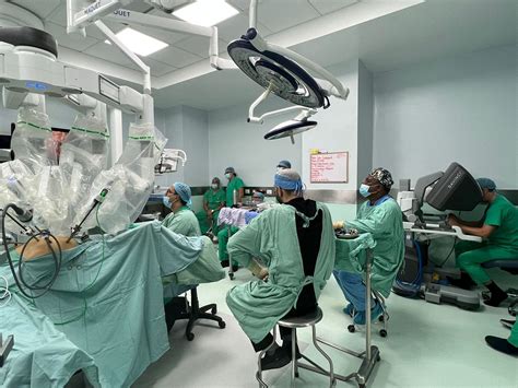 Cirugía robótica para tratar el cáncer de colon - Tour Atabex