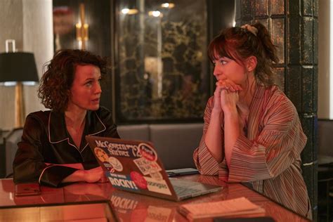 The Girls On The Bus Thread Melissa Benoist Talks What Was Planned For
