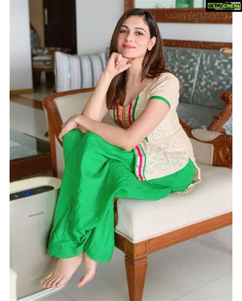 Simran Kaur Mundi Instagram Happiee Rakhiii Guru00005 🍫🎁🎉🧡🥳 Gethu