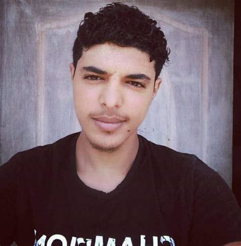 طالب يمني فى الهند يقرر انهاء حياته بهذة الطريقة المشاهد نت