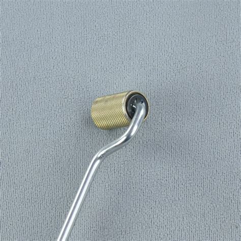 Валик прикаточный с подшипником для виброизоляции автомобиля металлический L продажа в Украине