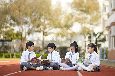 小学生操场活动高清图片下载 正版图片 摄图网