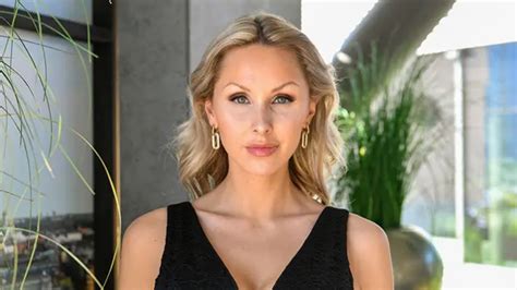 Sointu Borgin Halloween Otos Hätkähdyttää Pooserasin Toplessina