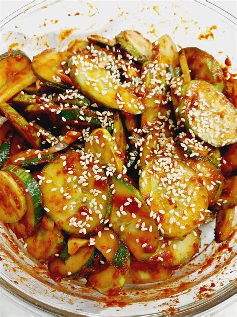 스테이크와 어울리는 오이무침 만들기