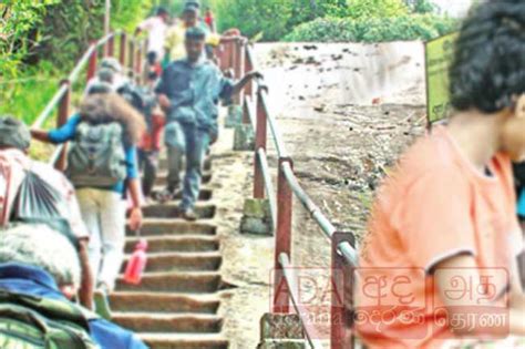 දරු තිදෙනා ගෙයි සිරකර මව්පියන් සිරිපා වඳින්න ගිහින්