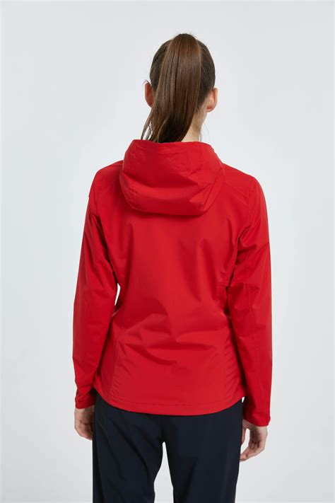 각 개인 거리 패션 겉옷 고립된 깨끗한 남녀 공통의 단순한 뒷모습 모델 모델링 미니멀 미니멀리스트 밝은 백 샷 빨간 자켓 사람 서 있는 자세