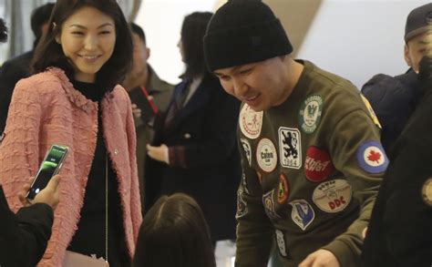 Хөтлөгч Г Анхбаяр эхнэртэйгээ “Хаппи” явна