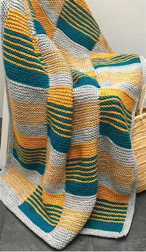 Пледы и вязаные одеяла из отдельных фрагментов спицами Идеи для воплощения Детское одеяло