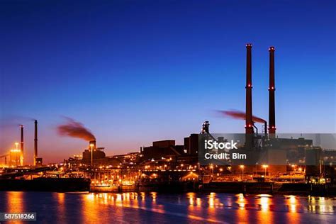 전광식 공업주 공장요 강을 따라 야간에만 네덜란드 암스테르담행 제강 공장에 대한 스톡 사진 및 기타 이미지 제강 공장 야외 밤 하루 시간대 Istock