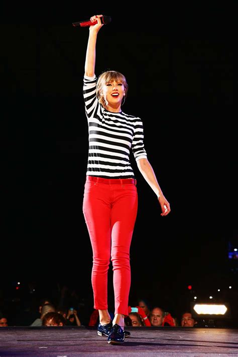 Taylor Swift Full Body Red