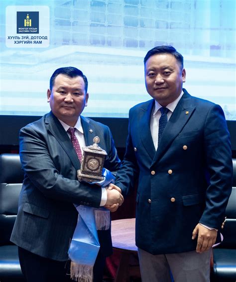 ХУУЛЬ ЗҮЙ ДОТООД ХЭРГИЙН САЙД Л МӨНХБААТАР ТАМГАА ГАРДАЖ АВЛАА