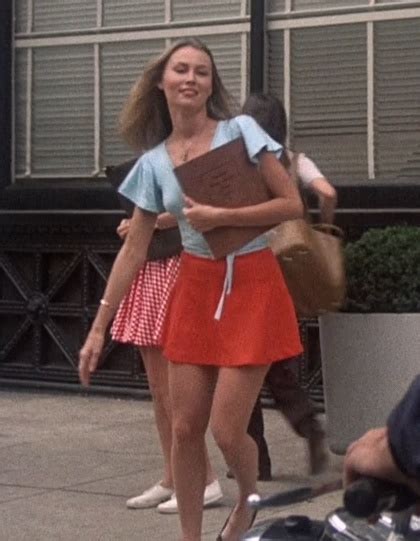 Голая Корнелия Шарп в Serpico