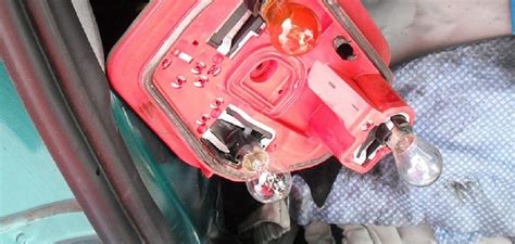 How To Change A Rear Turn Signal Bulb 7 Easy Steps 2025