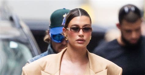 Justin Bieber Fans Concerned About Hailey S Odd Behavior Celebrity News Entertainment