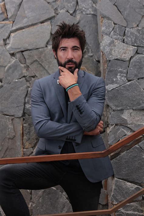 A Stile Entrevistou O Ator Sandro Pedroso Para Capa Da Edição 55