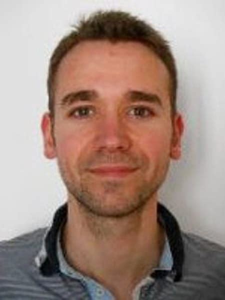 Mikaël Andre Sfr Business à Saint Denis Viadeo