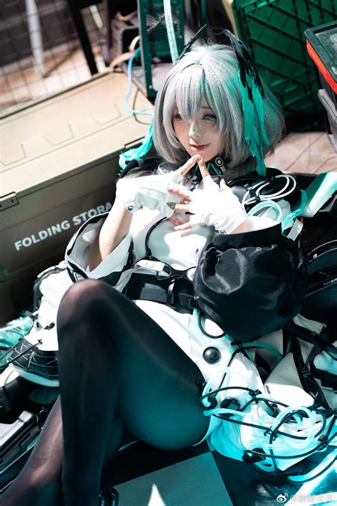 Cosplay 🐍博士，脸怎么红了？明日方舟 霍尔海雅前野太太 米卡插画mikagogo