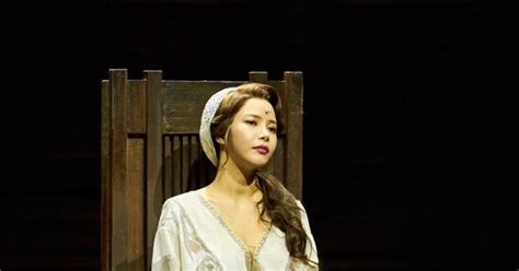 순수해서 더 극적인 솔라의 ‘마타하리 D헬로스테이지