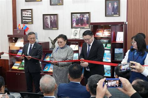 ШУТИС ын төв номын сан Ерөнхийлөгч асан П Очирбатын нэрэмжит танхимтай болжээ