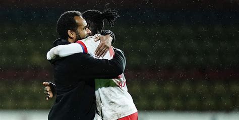 Überragender Auftritt Hsv Profi Jatta Spielt Mit Karlsruhe Katz Und Maus Mopo