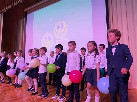 У первоклассников прошла первая линейка посвященная окончанию учебного года ГБОУ Школа № 1387