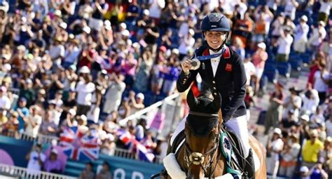 Un Bronce Culmina La Historia De Superación De Laura Collet La Jinete Que Estuvo Seis Días En
