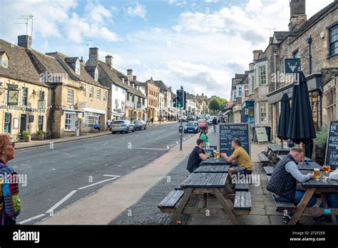 Burford West Oxfordshire Uk October 2023 Burford High Street A