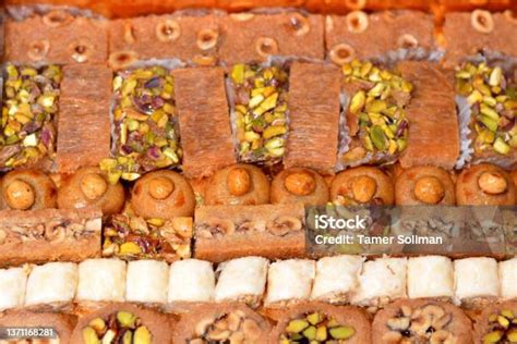 아랍 과자 요리 중동 시리아 이집트 터키 디저트 라마단 전통 디저트 바스보사 코나파 바클라바 세케르파레의 맛있는 컬렉션 이집트에 대한 스톡 사진 및 기타 이미지 Istock