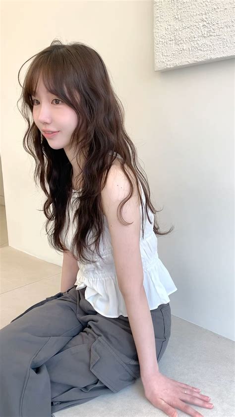 강남역미용실 더차강남 한예지 히피펌 · 중단발 · 빈티지펌 · 젤리펌 · 물결펌 뿌리부터 굵게 떨어지는 굵은히피펌 으로 얼굴형 보완하면서 중안부가 짧아보이게 옆볼륨