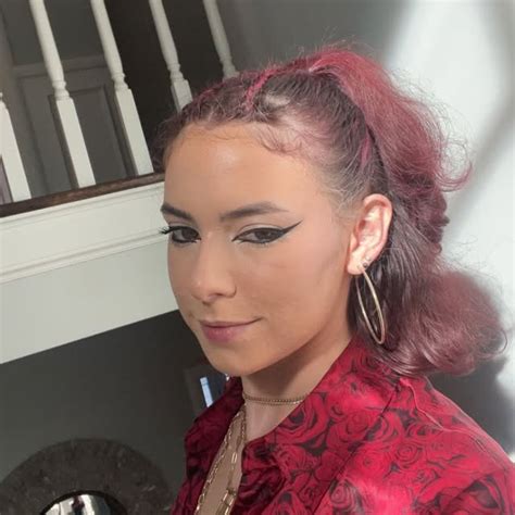 Evie Evieugval On Threads