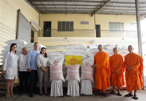 Vietnamese Pagoda Donates 100 Tons Of Rice To Cuba Vietnam Times